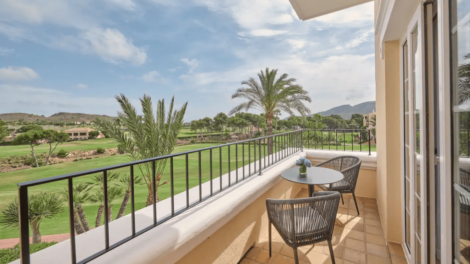 2 Twin Beds, Panoramic View, Top Floor with Grand Club Access - La ...