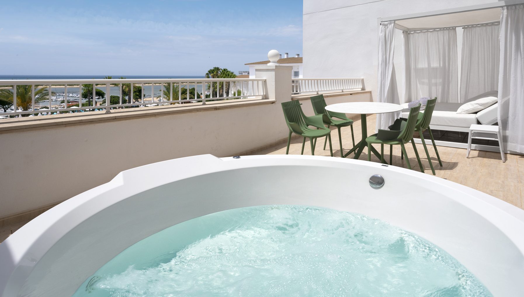 Discover the luxury of the Hydro rooms at Garden Hotels - Garden Hotels