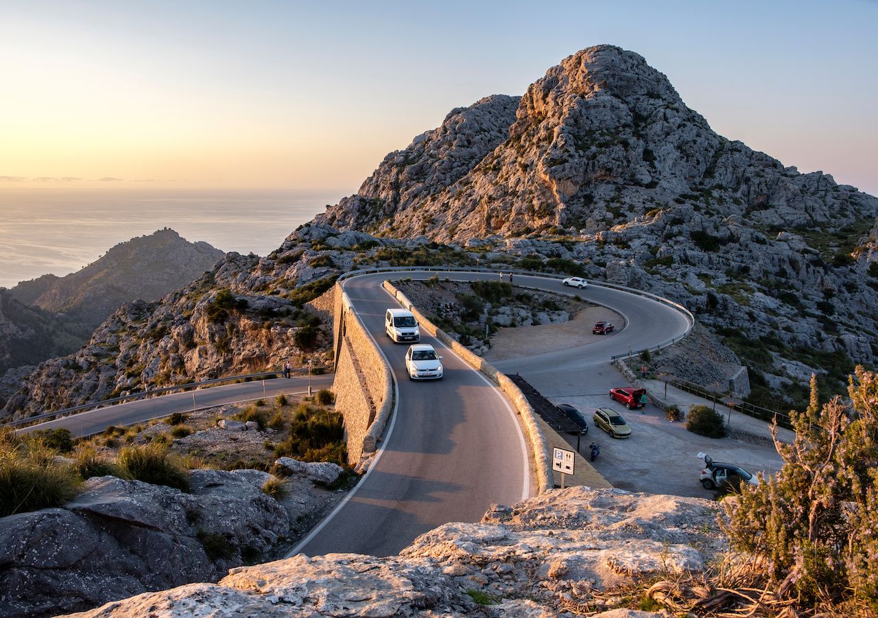 VIEWPOINTS ON THE ISLAND - Flor Los Almendros