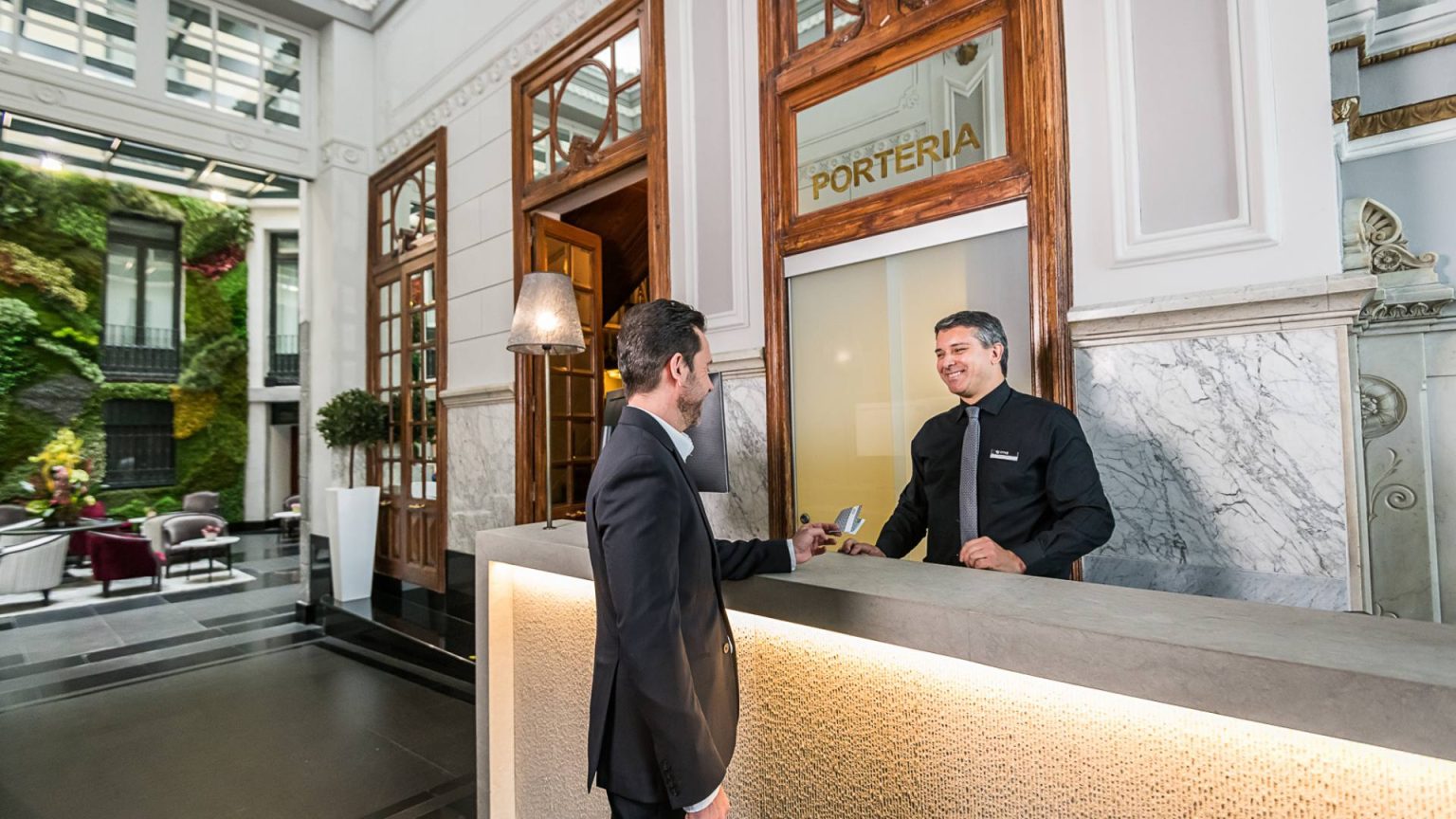 Contacto - Intelier Hotels & Suites